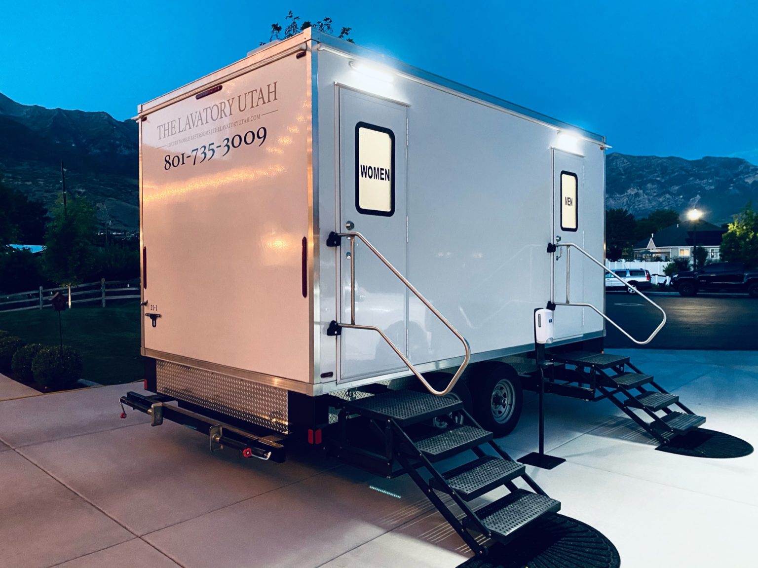 Luxury Restroom Trailers | Restroom Trailer Rentals in CA